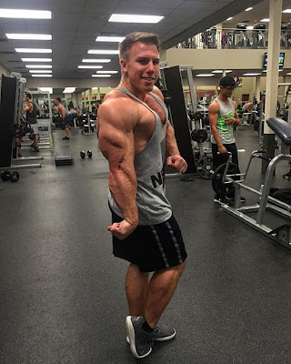 the beauty of male muscle: Kyle (1/3)