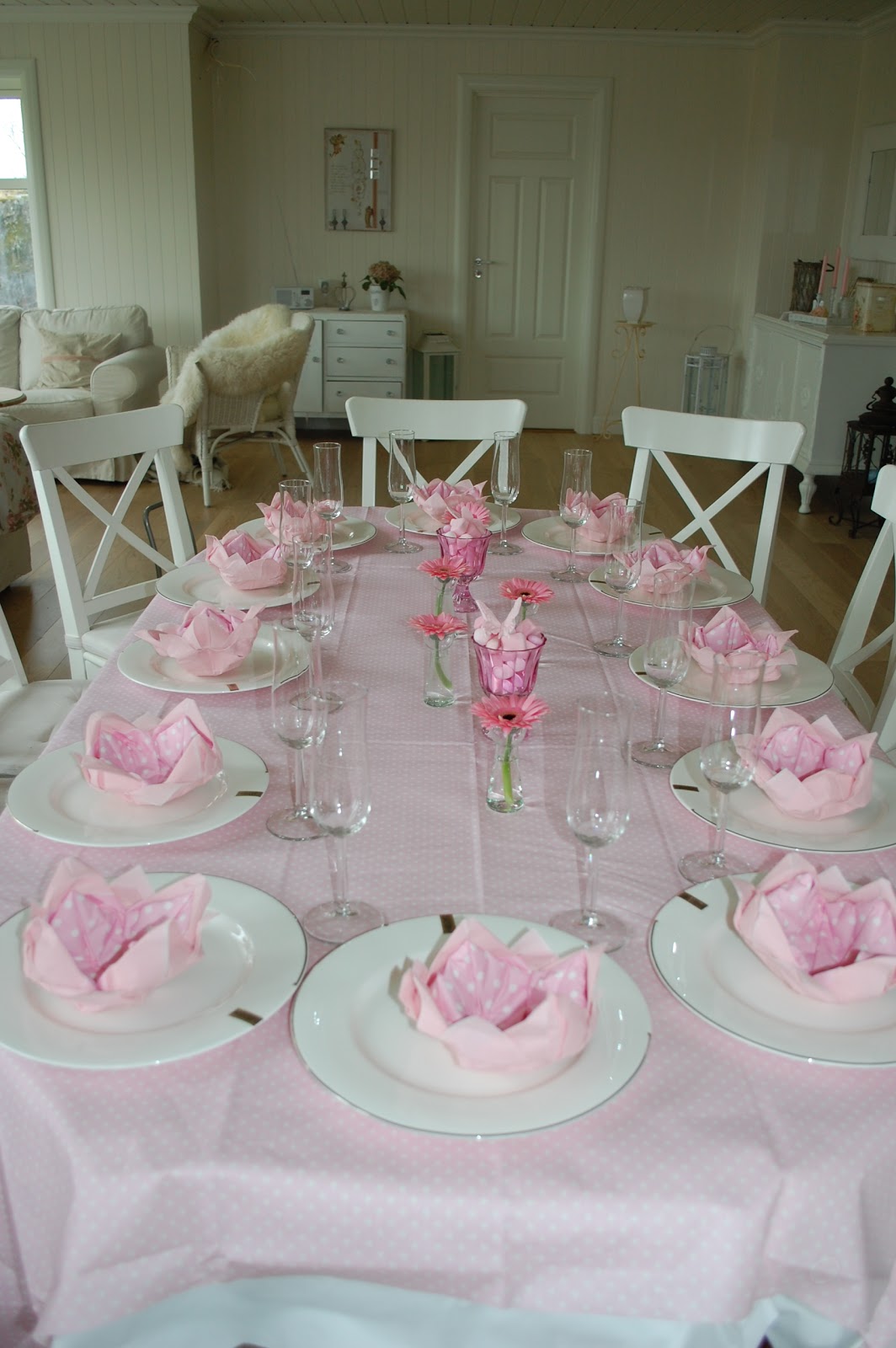 1 + 1 = 3 skjønne engler og et hus: Velkommen til bords!