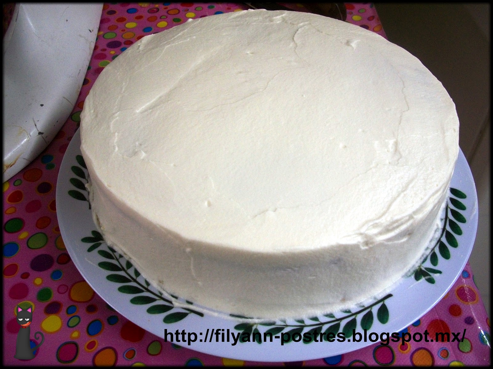 PostresFilyAnn: Como cubrir un Pastel con Crema para batir
