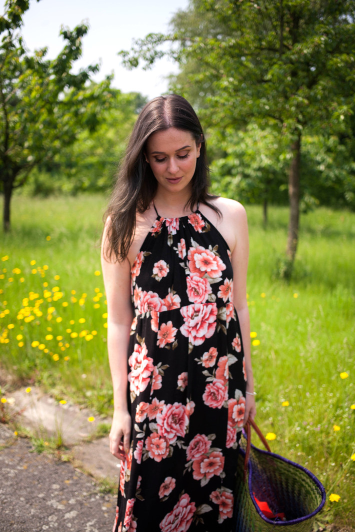 Outfit: Floral maxi dress, glitter sandals - THE STYLING DUTCHMAN.