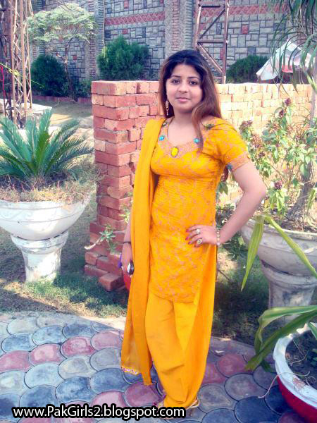 Fashion Selfies: Girls Beauty in Pakistan (Cute Girl Pictures)