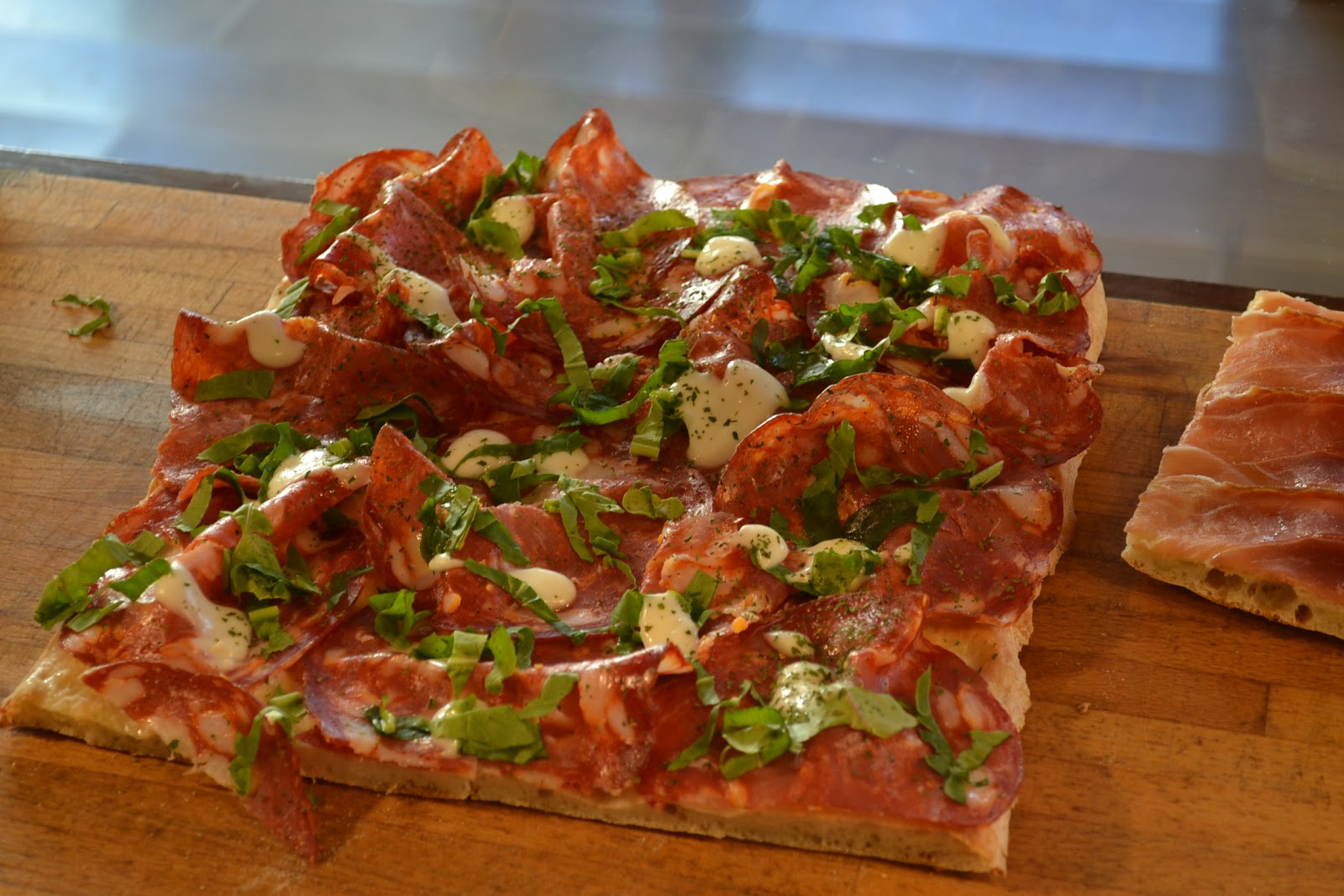 Le Tour de l'Italie culinaire: Préparation de la pizza al taglio