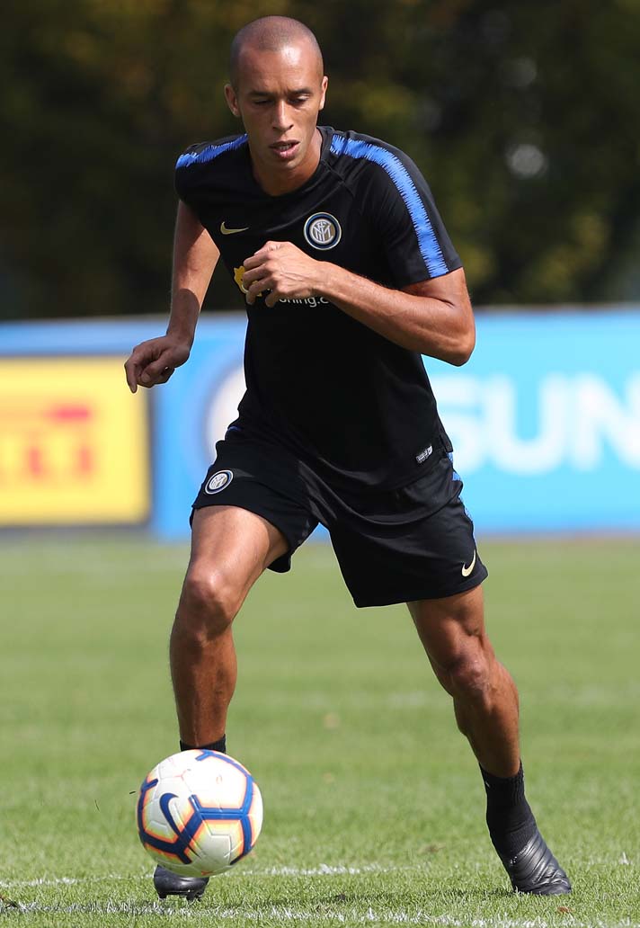 Miranda Shows Off All-New Laceless Adidas Copa 19+ Boots - Footy Headlines