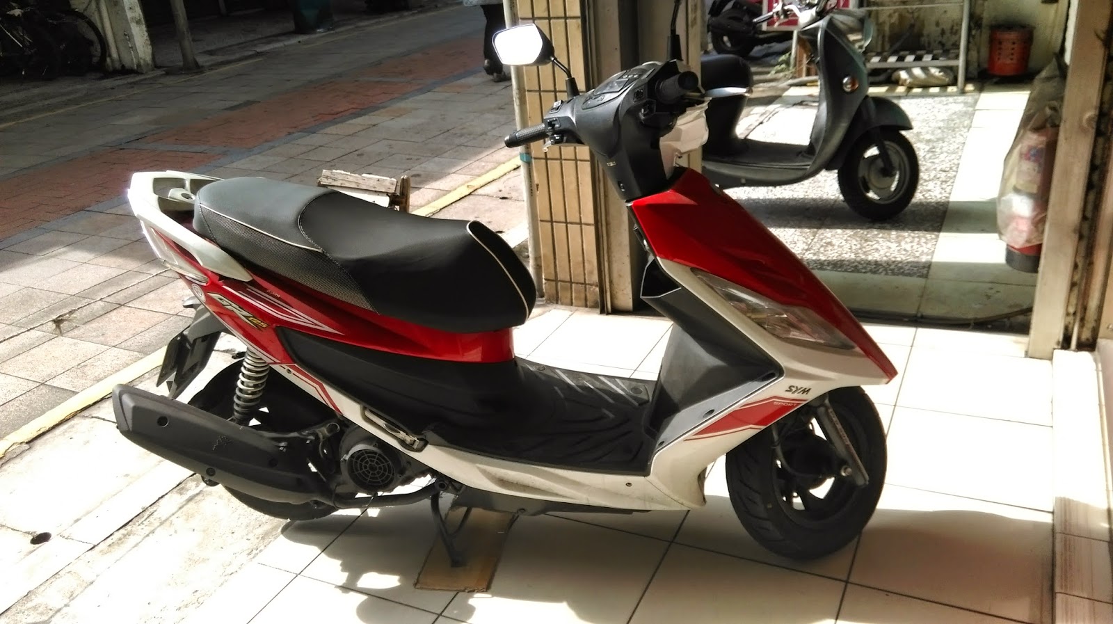 小飛俠的生活車誌: sym gr125 limited 極速分享