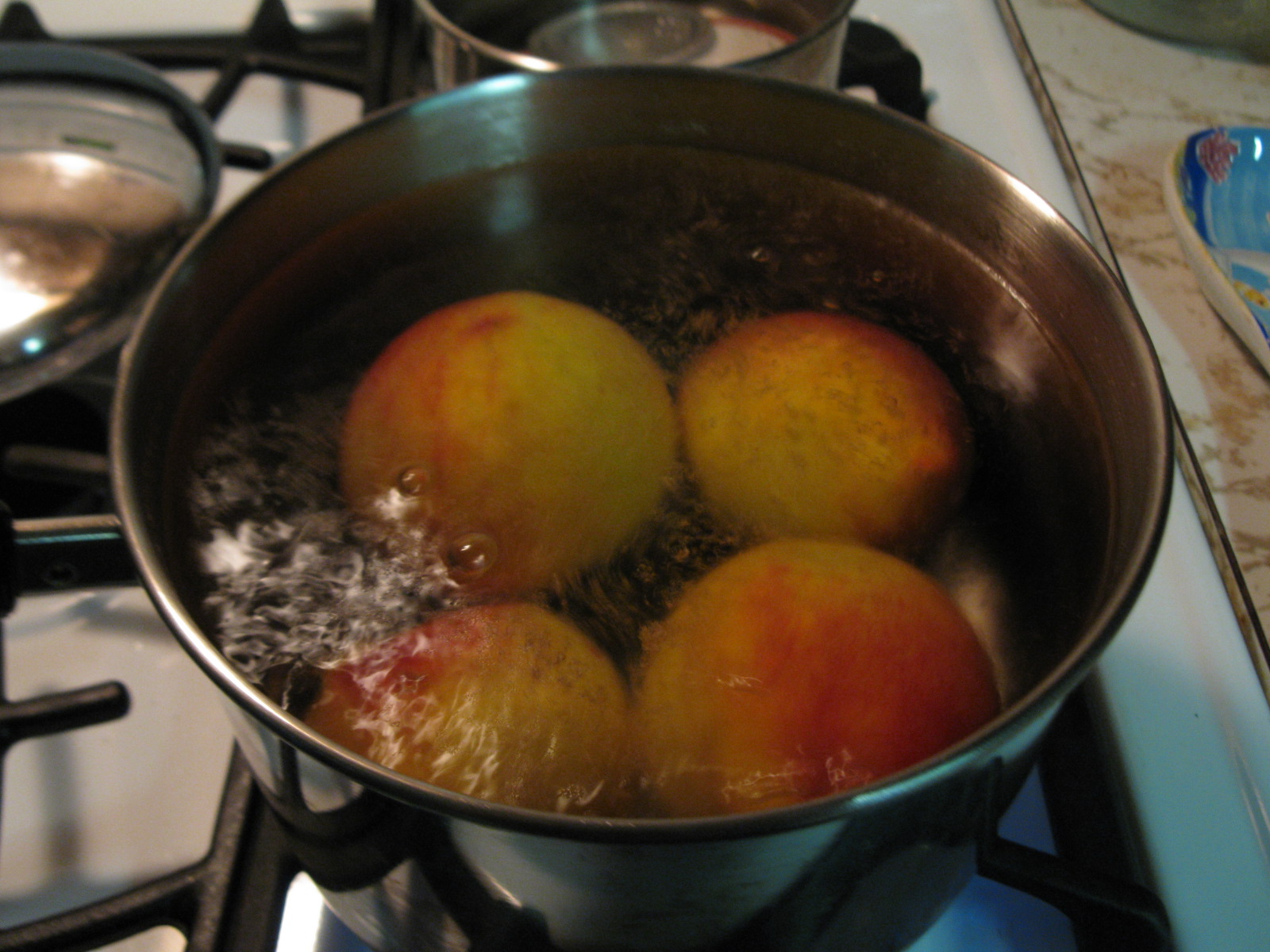 Simply Homemaking: Canning Peaches is Easy! (No Sugar.)