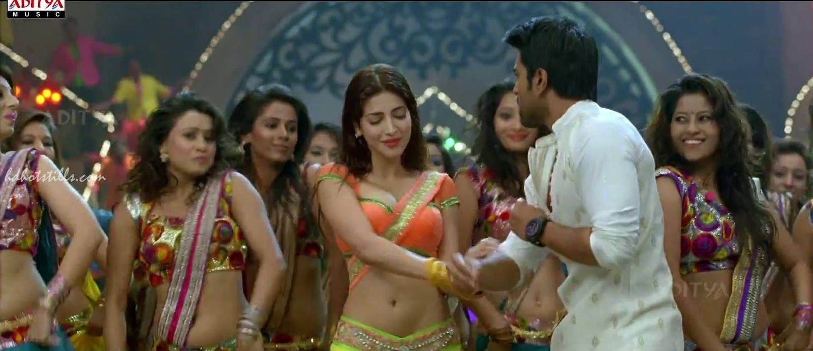 Yevadu Shruti Hassan Hot In Pimple Dimple Song Indian Actress