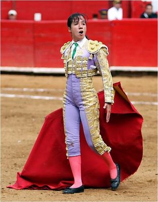 DE CATAFALCO Y ORO: Hilda Tenorio en la México