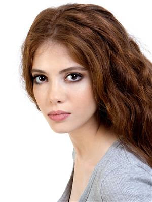 GÜZEL KÖYLÜ DİZİSİ SUDE (SU KUTLU) KİMDİR - SU KUTLU BİYOGRAFİ VE ...