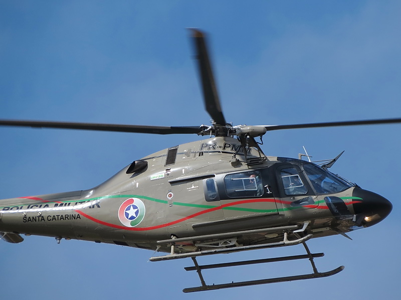 Aviação em Floripa: Águia 2 da PMSC com novo uniforme