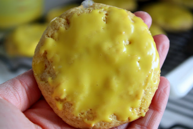 The Terrace Housewife: Lemonhead Cookies