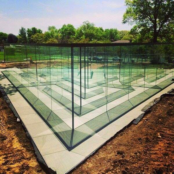 post88blog: The amazing Glass Labyrinth, transparent glass wall.