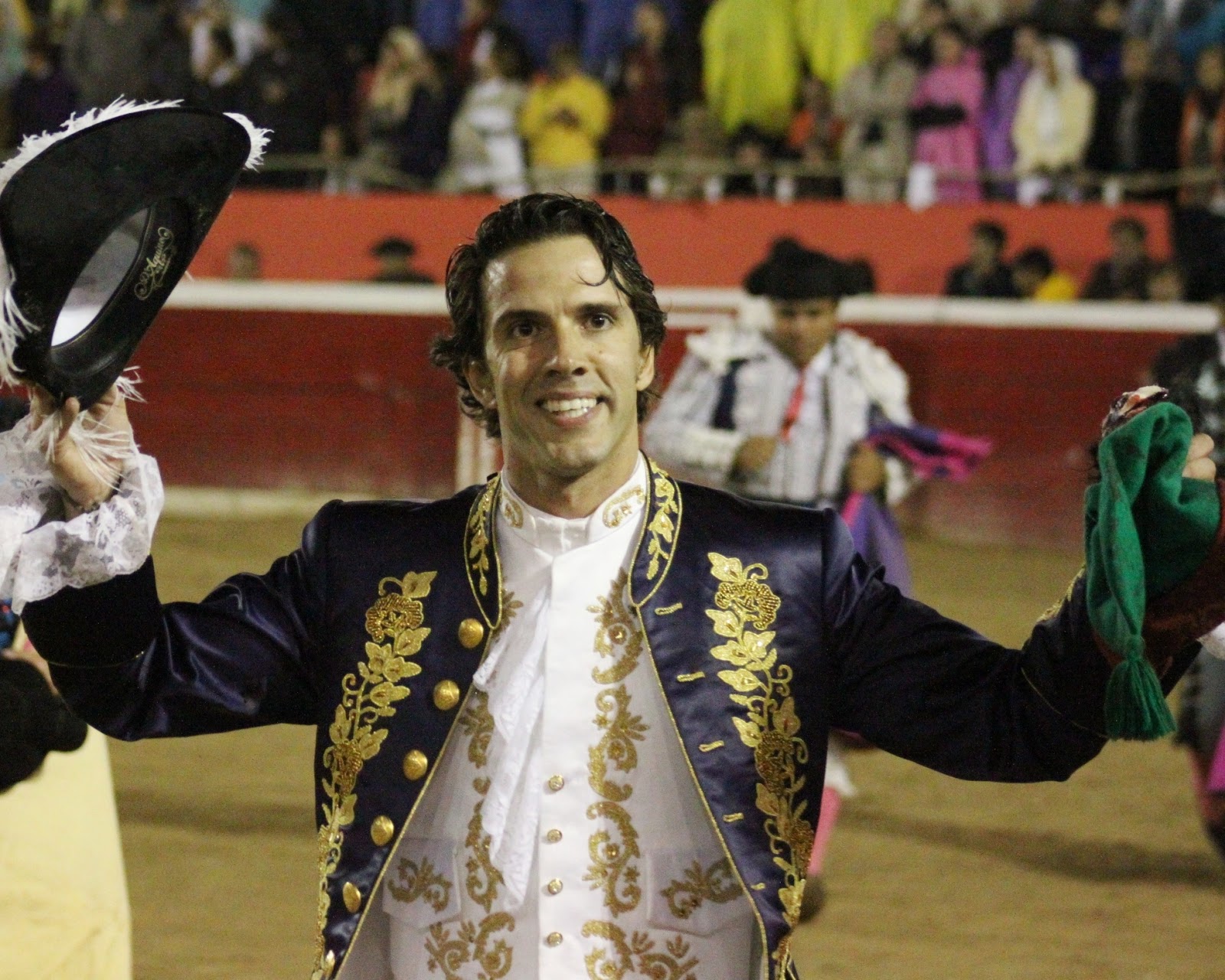 VUELTA AL RUEDO: La única oreja de la de rejones para Marcos Tenorio ...