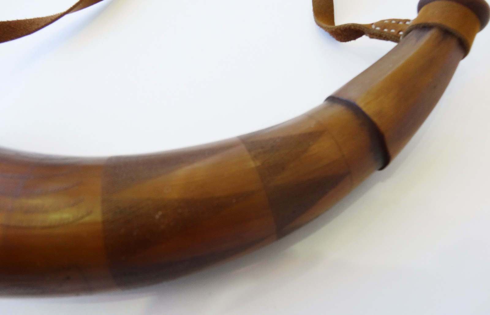 Contemporary Makers: Powder Horn by Mike Small