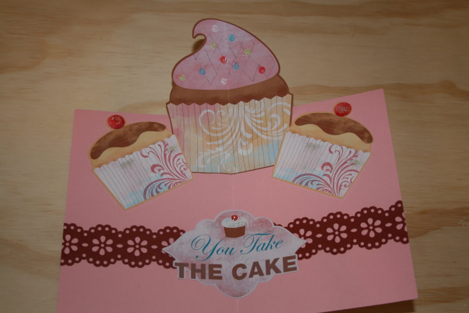 Cobriz Crafting: Pop up Cupcake Card