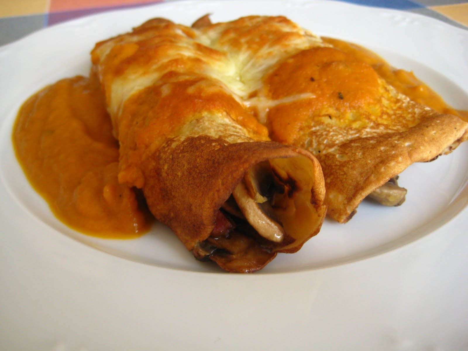 La cocina de valduecina: Crepes de champiñones con salsa de verduras