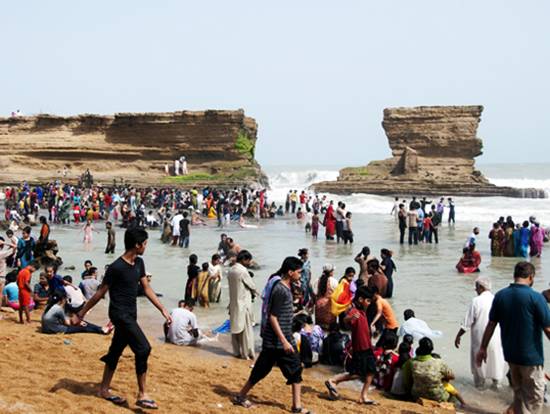 Top 10 Pakistanies: Top-10 Beaches in Pakistan