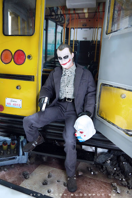 toyhaven: Red Diorama "I shot the bus driver" scene: Recreate opening ...