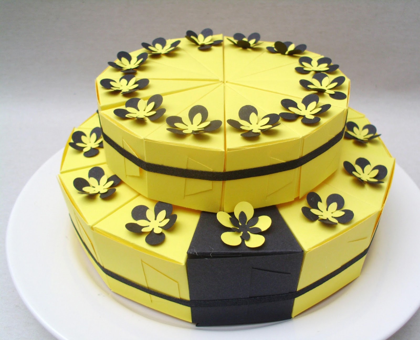 Handmade Paper-Heaven: Bee themed cake favor boxes / Tort cutii albinuta