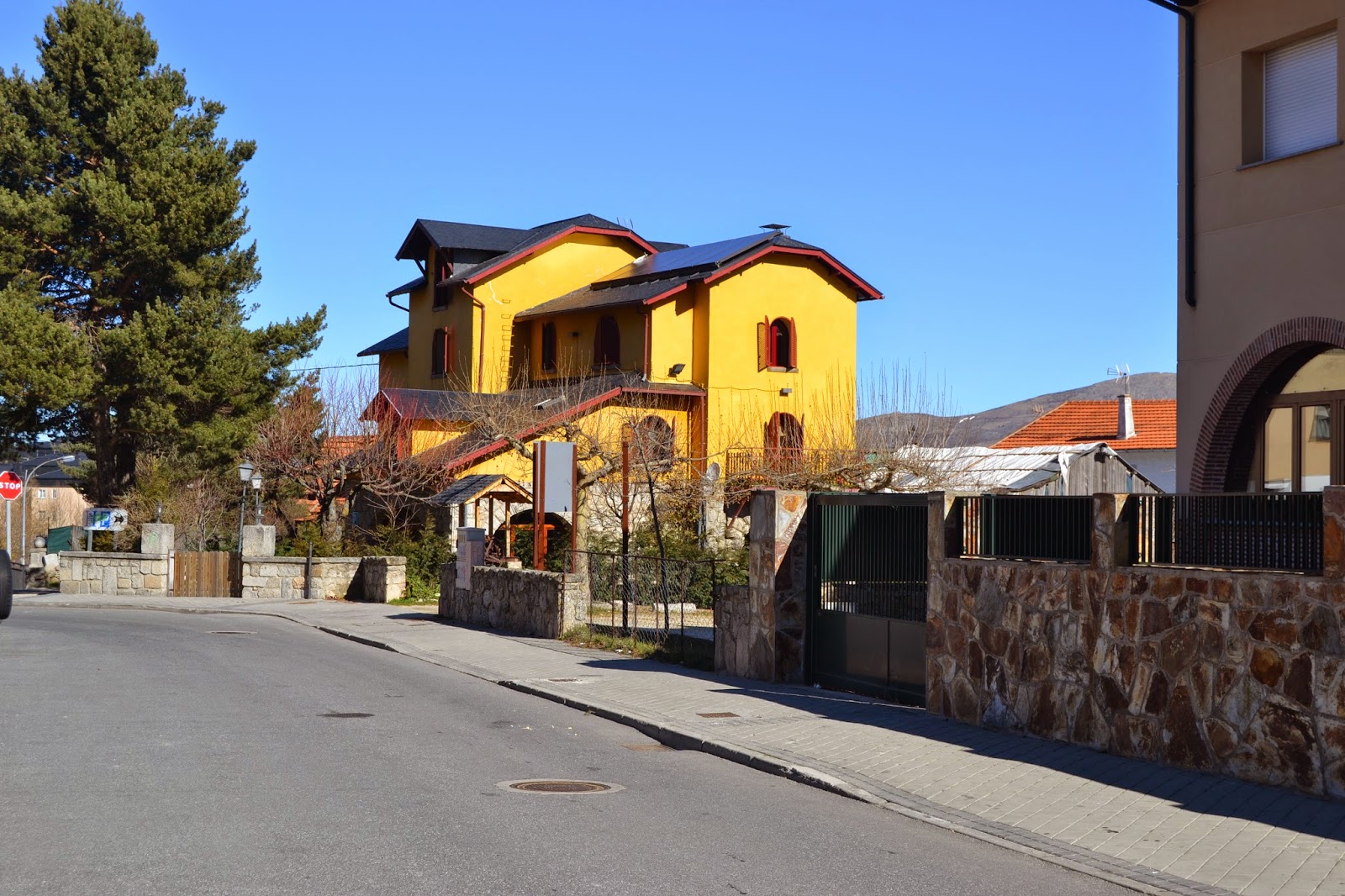 plusphotos: PUEBLOS DE ESPAÑA (Los Angeles de San Rafael - Segovia - 2.015)