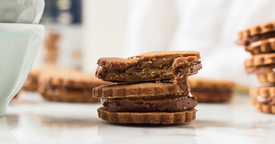 mbakes: Graham Cracker Sandwiches with Dulce De Leche Truffle Filling