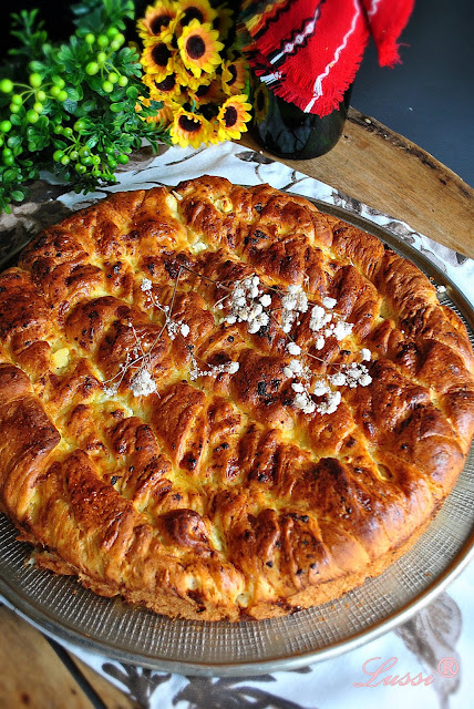 Lussi`s World of Artcraft: Усукан тутманик със сирене и кашкавал ...