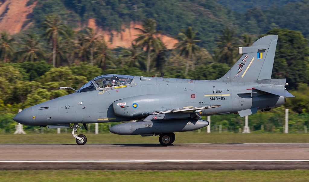 BARANG BARU BARANG LAMA: BERUSIA 25 TAHUN PESAWAT HAWK MASIH LAGI RELEVAN