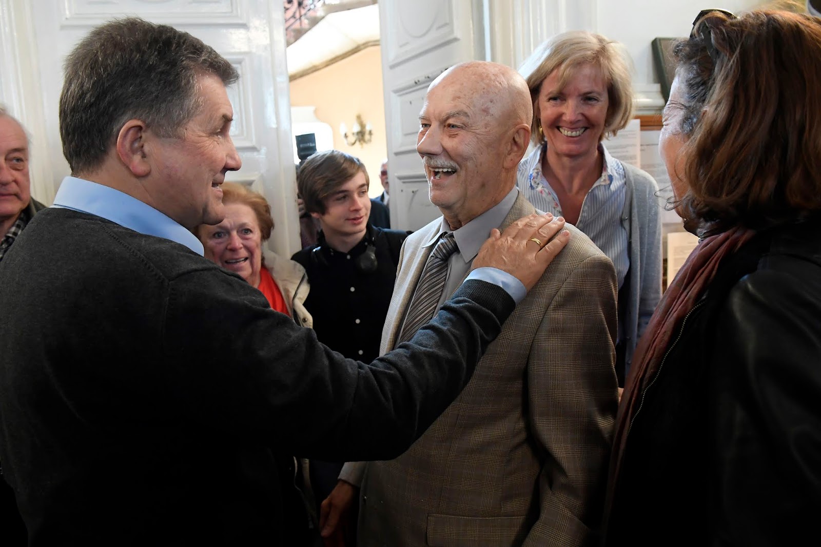 Társulati ülésen köszöntötték a MÁV Szimfonikusok Fodor András nagybőgőst