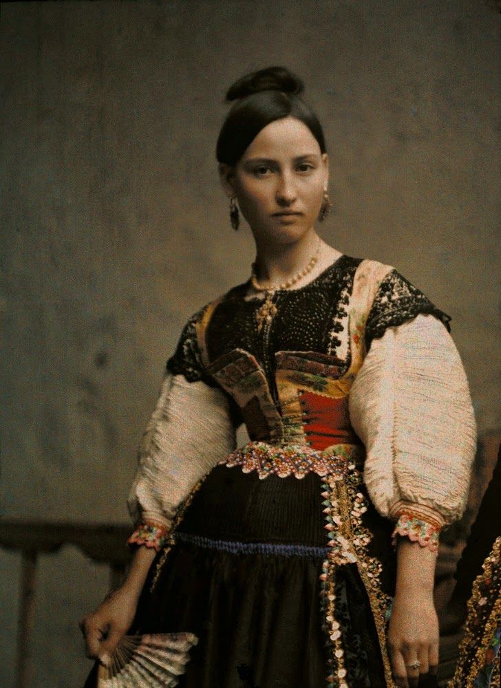 Rare Autochrome Pictures of Spanish Women in the Early 1900s ~ Vintage ...