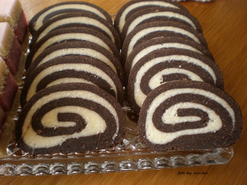 Nanikine recepty: Nepečená kokosová roláda