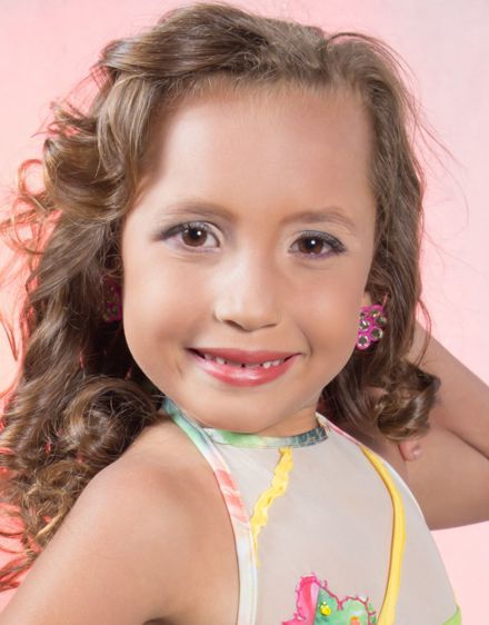 Niña Model Venezuela 2015 - Diverso Magazine