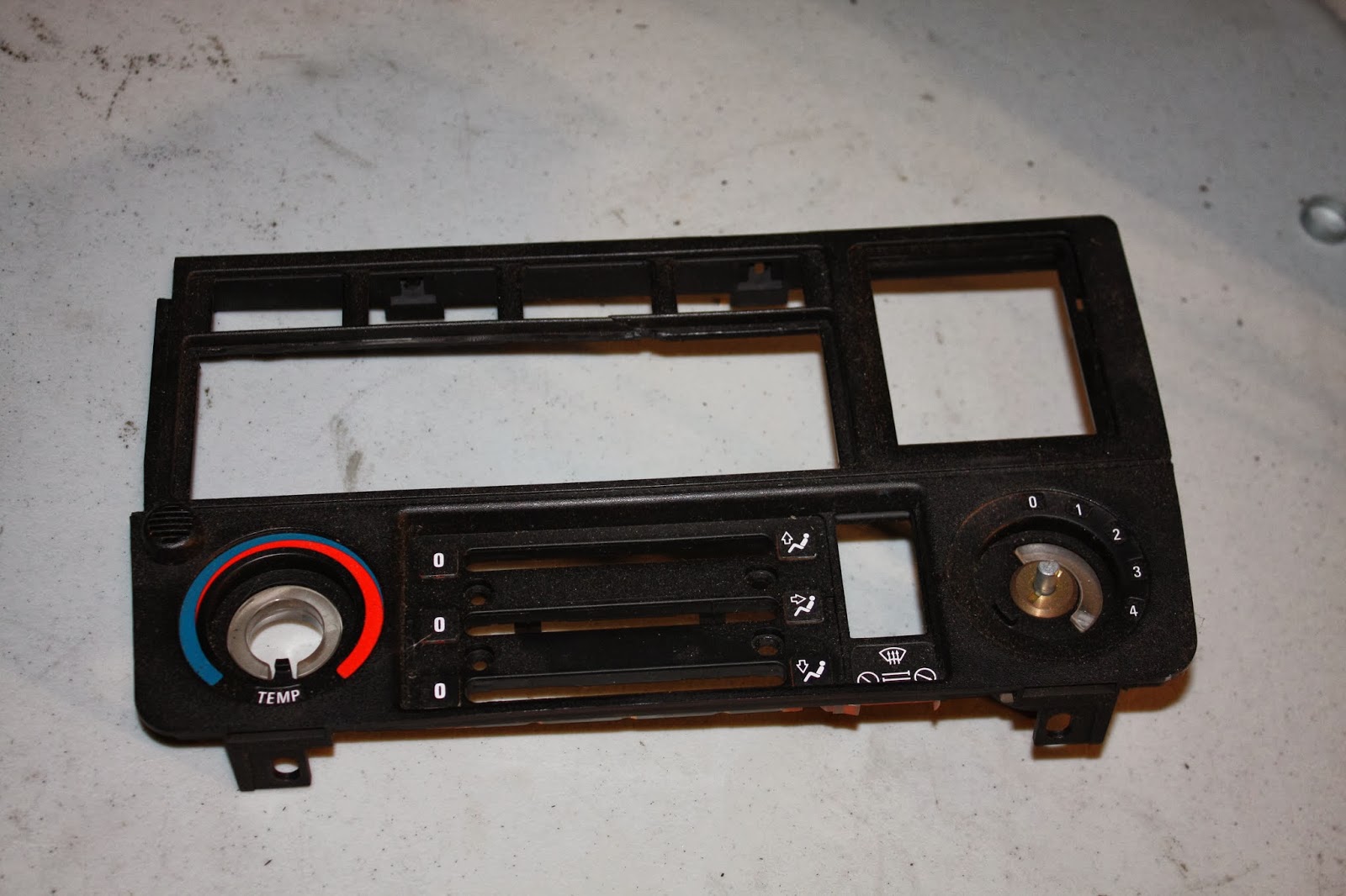 KrEvCon BMW Parts: E30 HVAC Control Panel