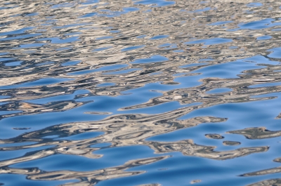 Color del agua: azul