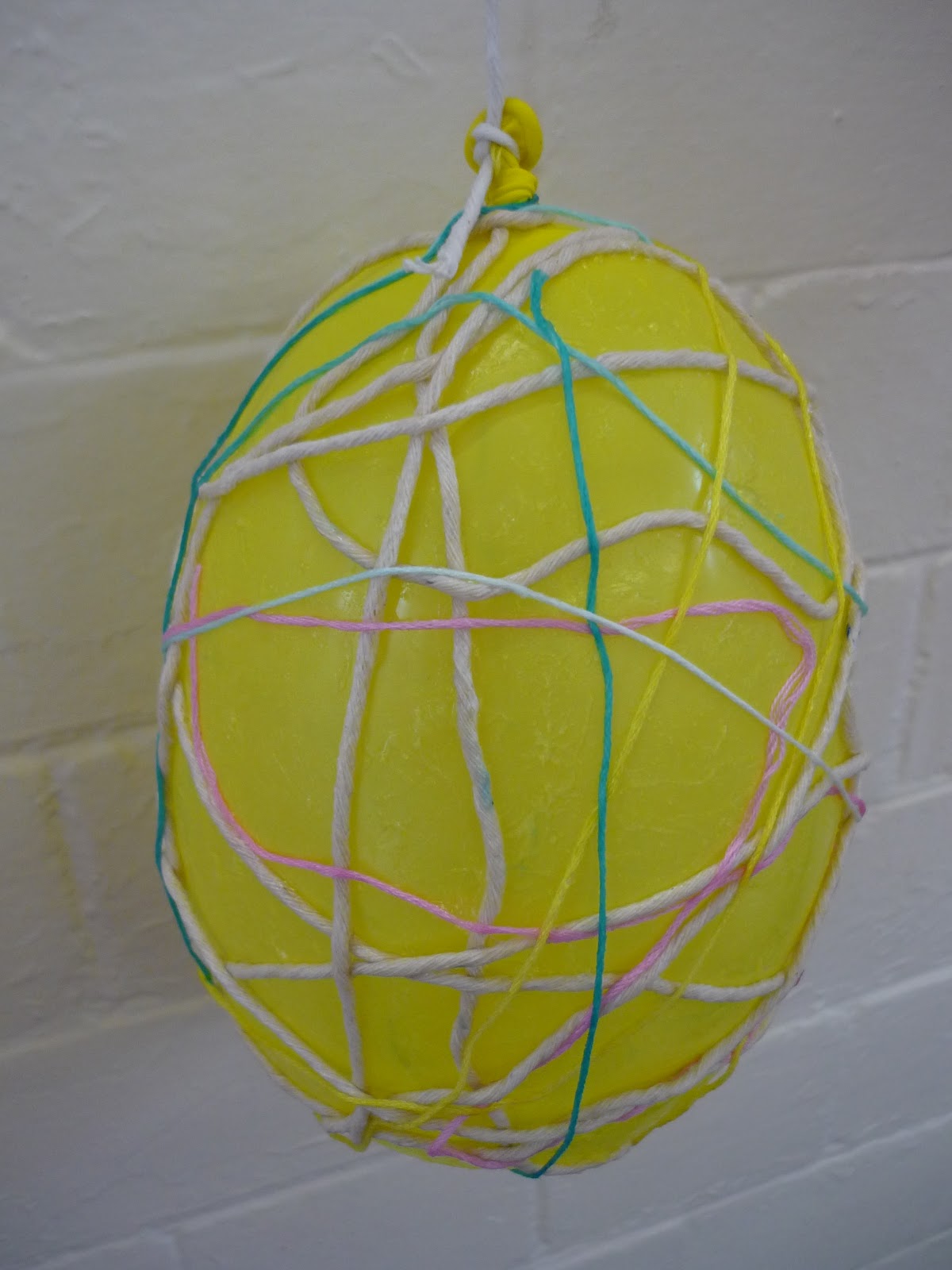 Little Art Bugs: Balloons, bubbles and blowing.