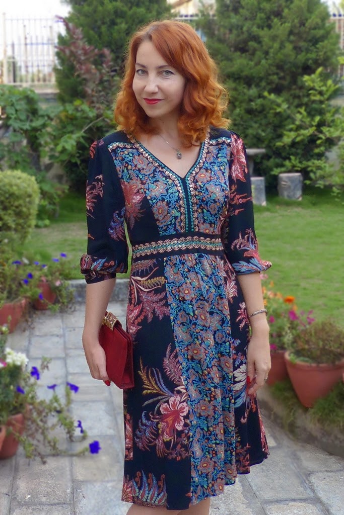Local style: Mixed floral patterns dress
