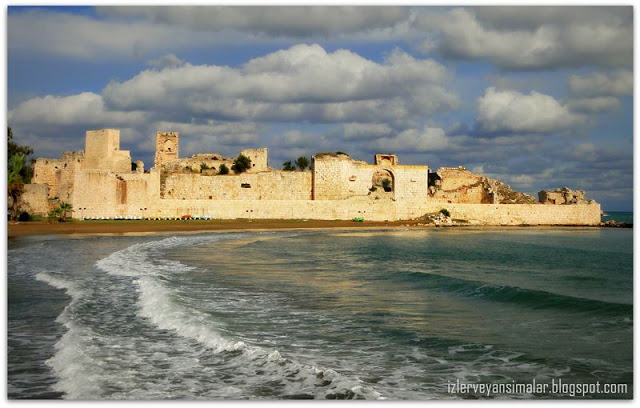 izler ve yansımalar: Korykos Antik Kenti ve mavi beyaz köpükler içinde ...