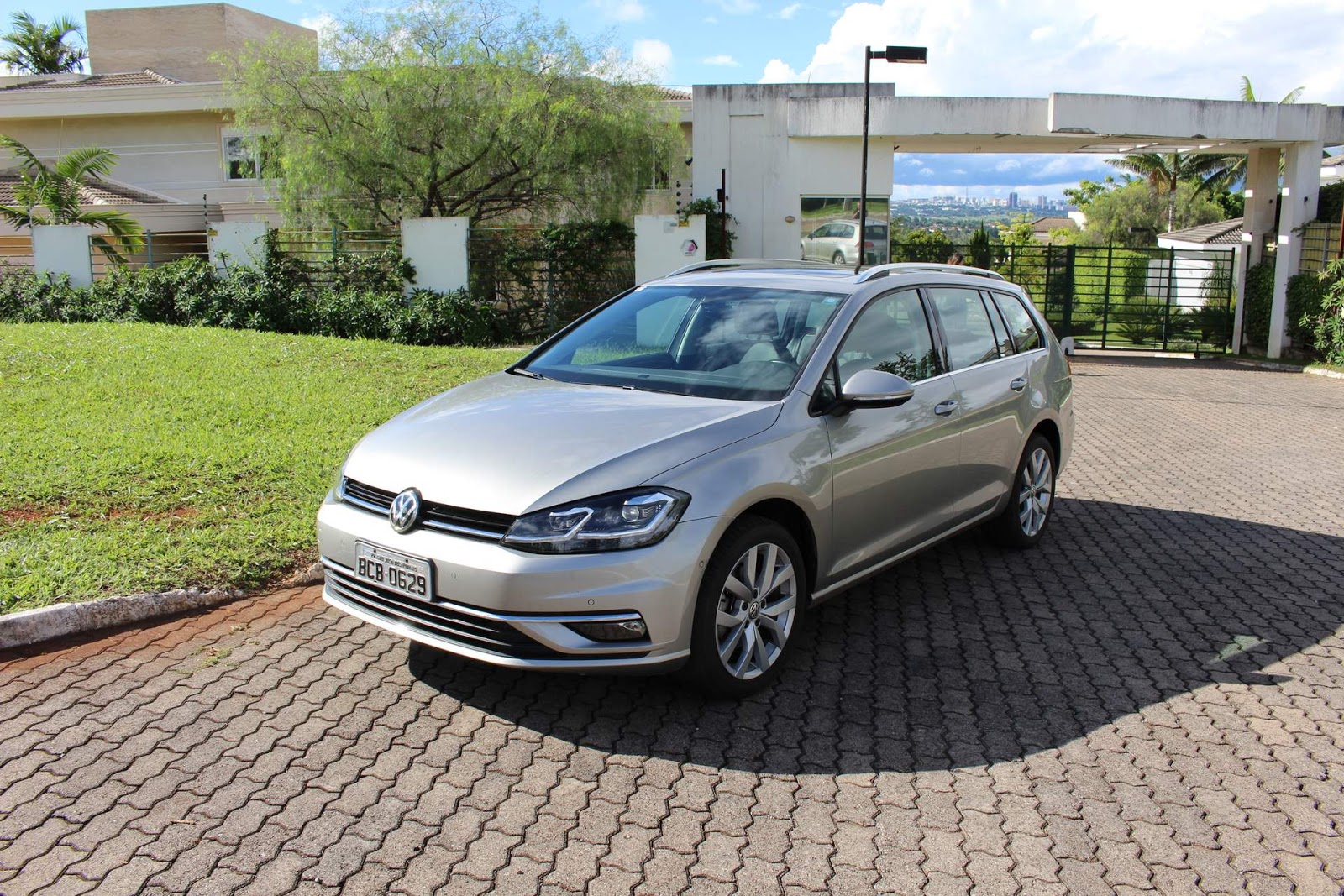 VW Golf Variant Highline 2018: a station premium + acessível