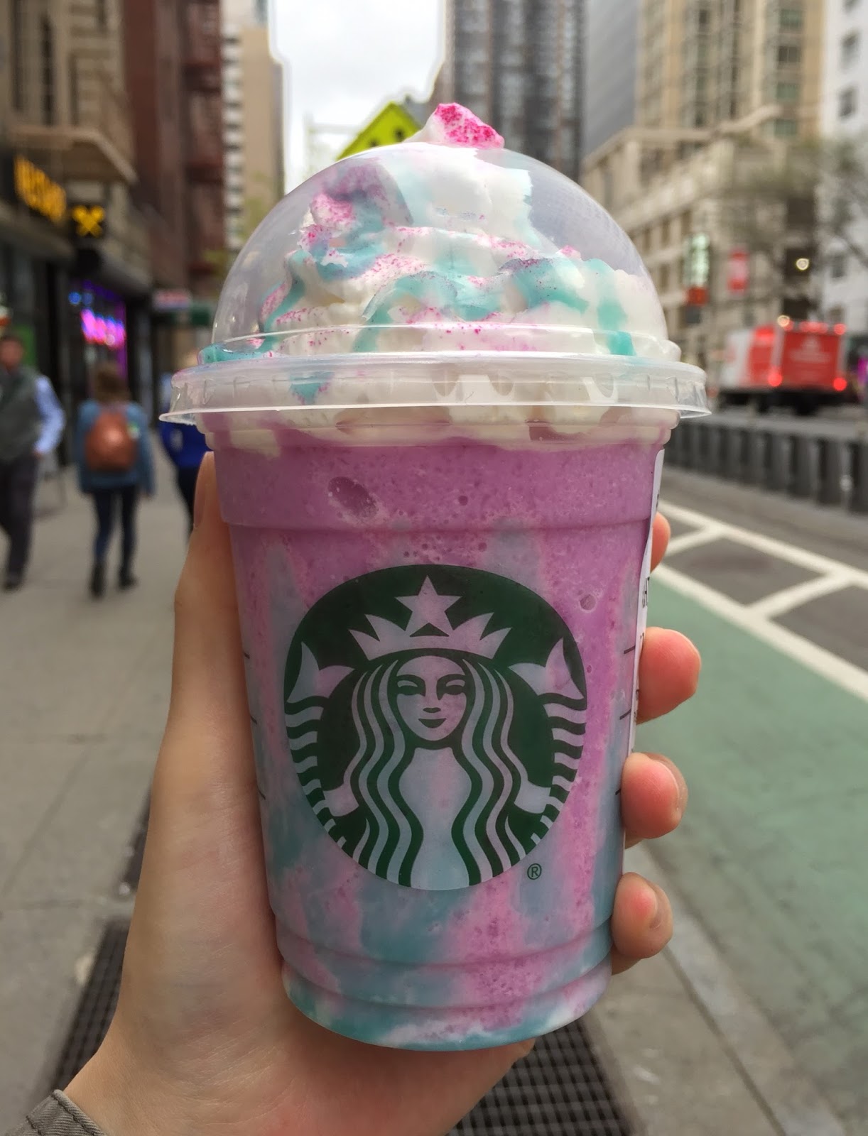 Unicorn Frappuccino From Starbucks / スターバックスのユニコーン フラペチーノ ~ I'm Made of ...