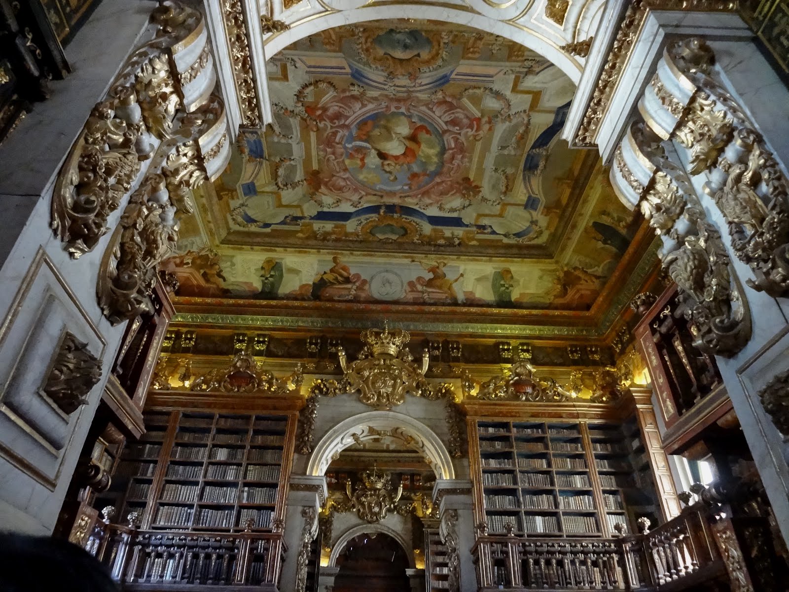 Bibliotecas - tesouros da humanidade | Templo Cultural Delfos