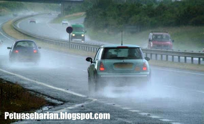 Tips Memandu Ketika Hujan