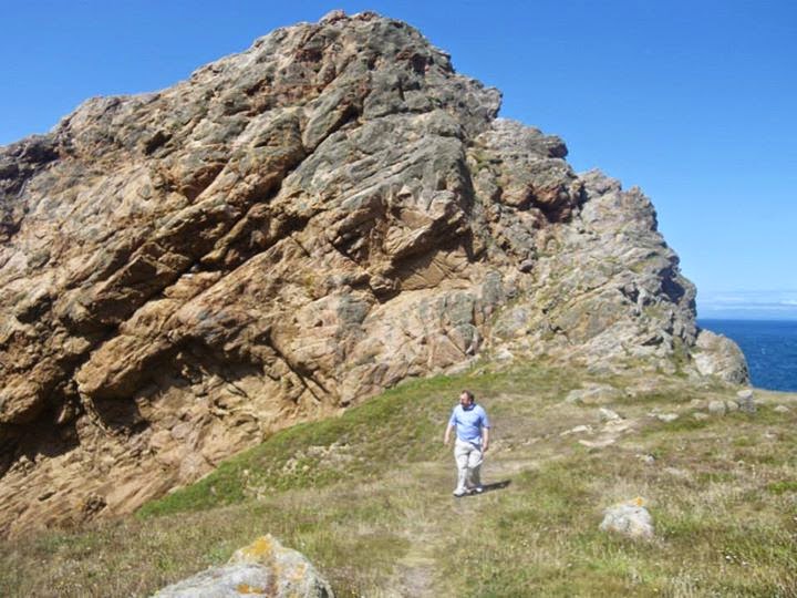 Tony's Musings: A Walk to the Pinnacle Rock