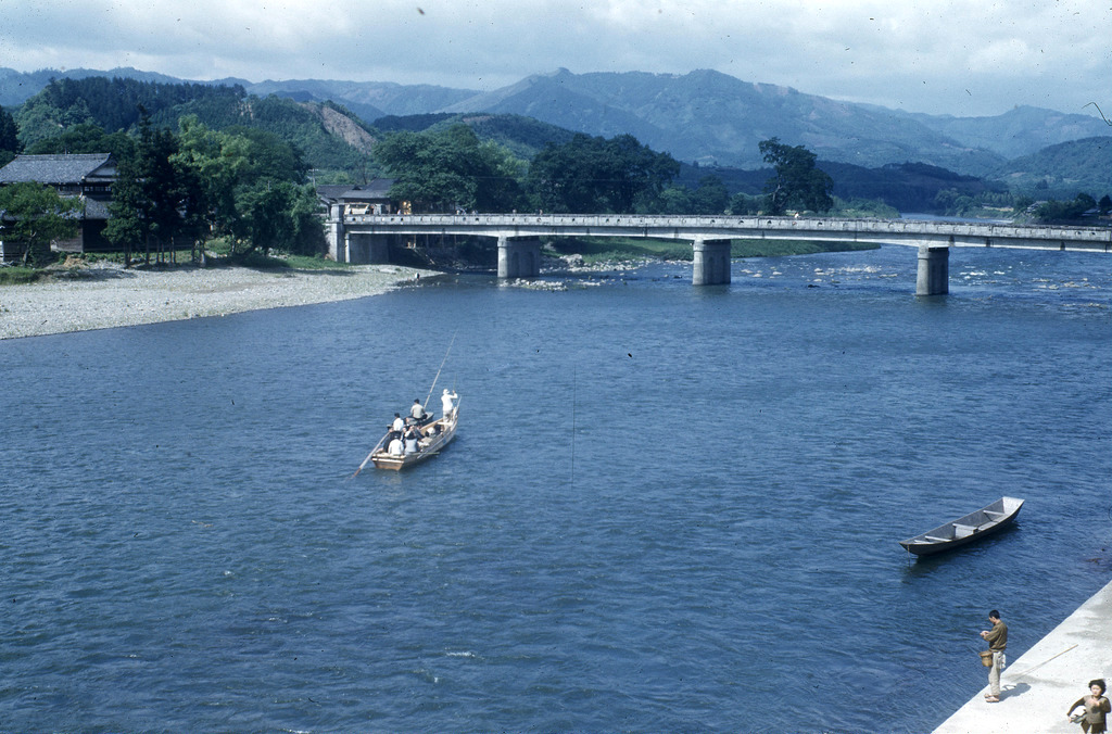 Rare Color Photographs Document Everyday Life in Japan in the Late ...