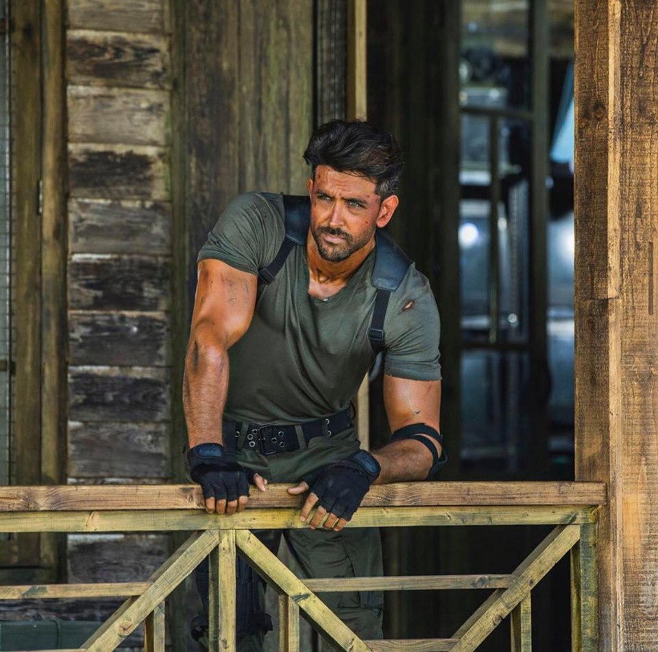 Shirtless Bollywood Men: DILFS