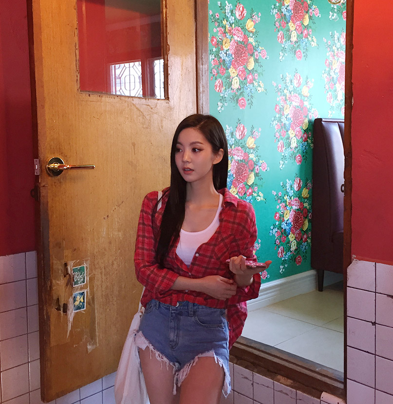 Lee Chae Eun - Fashion 06-2017