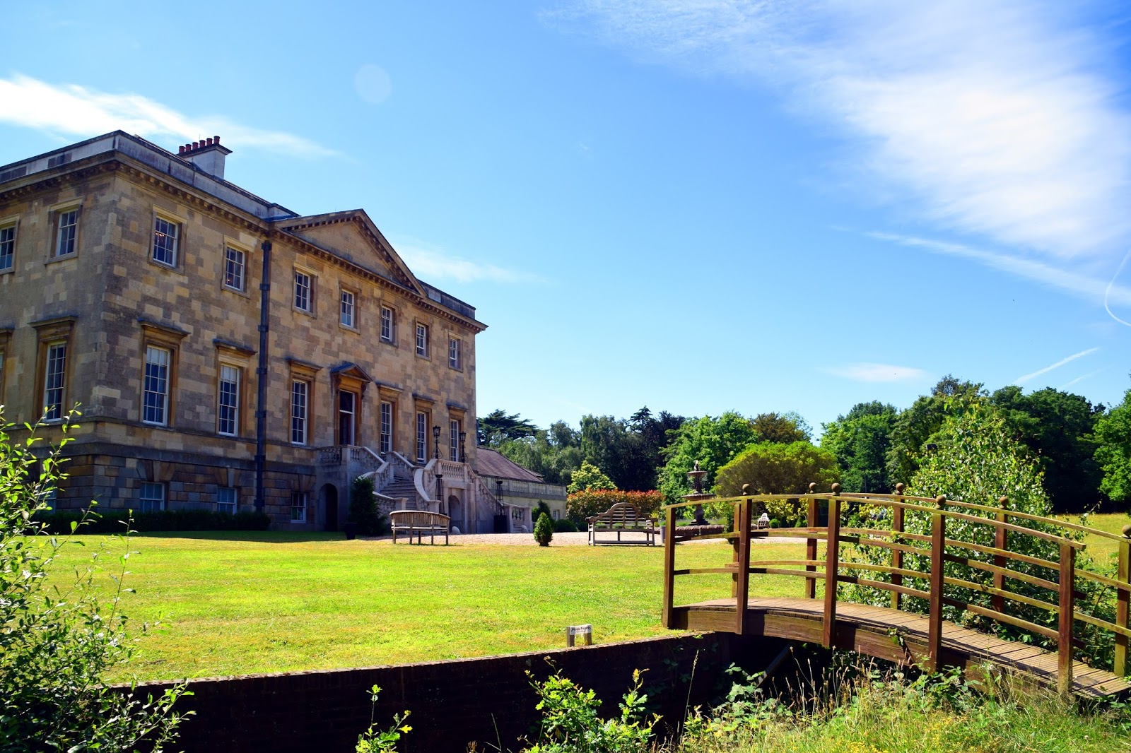 Enjoy your time with beautiful places: Homewood Park in Chertsey