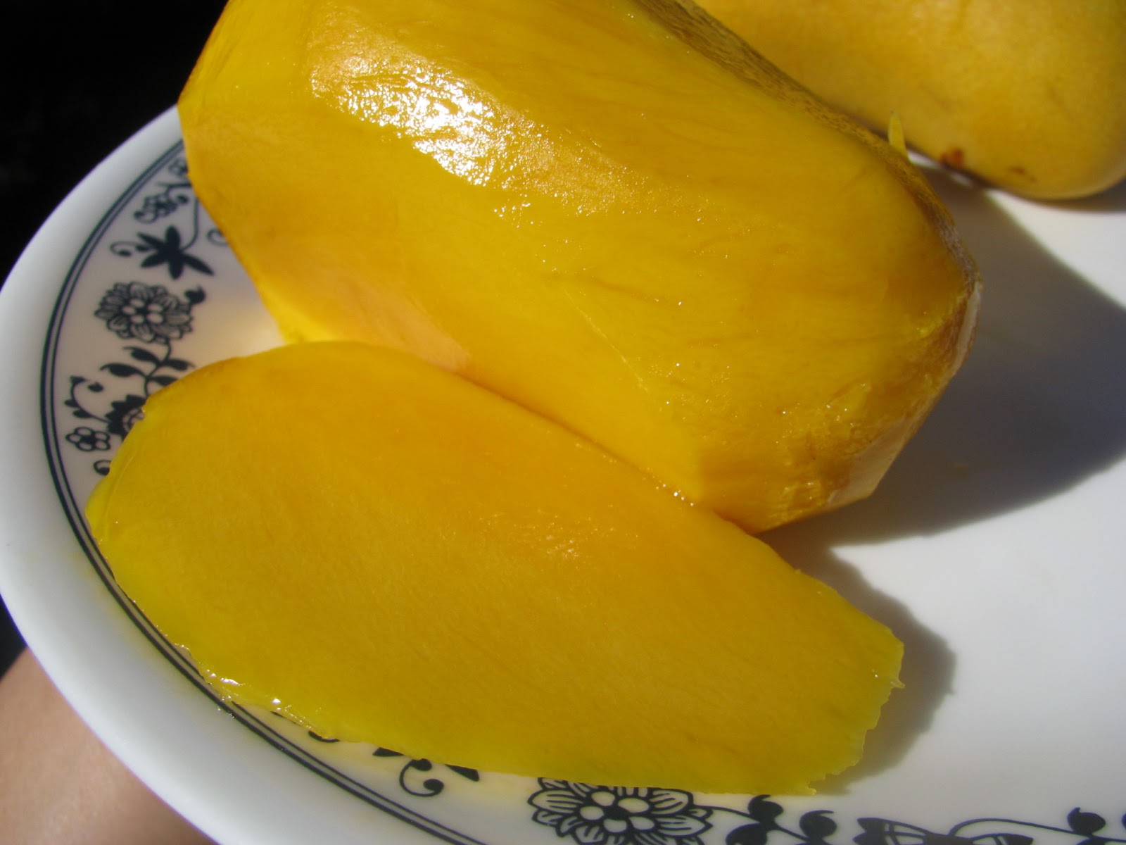 Corrie Food: Best Mango EVER - Ataulfo (Mango from Mexico)