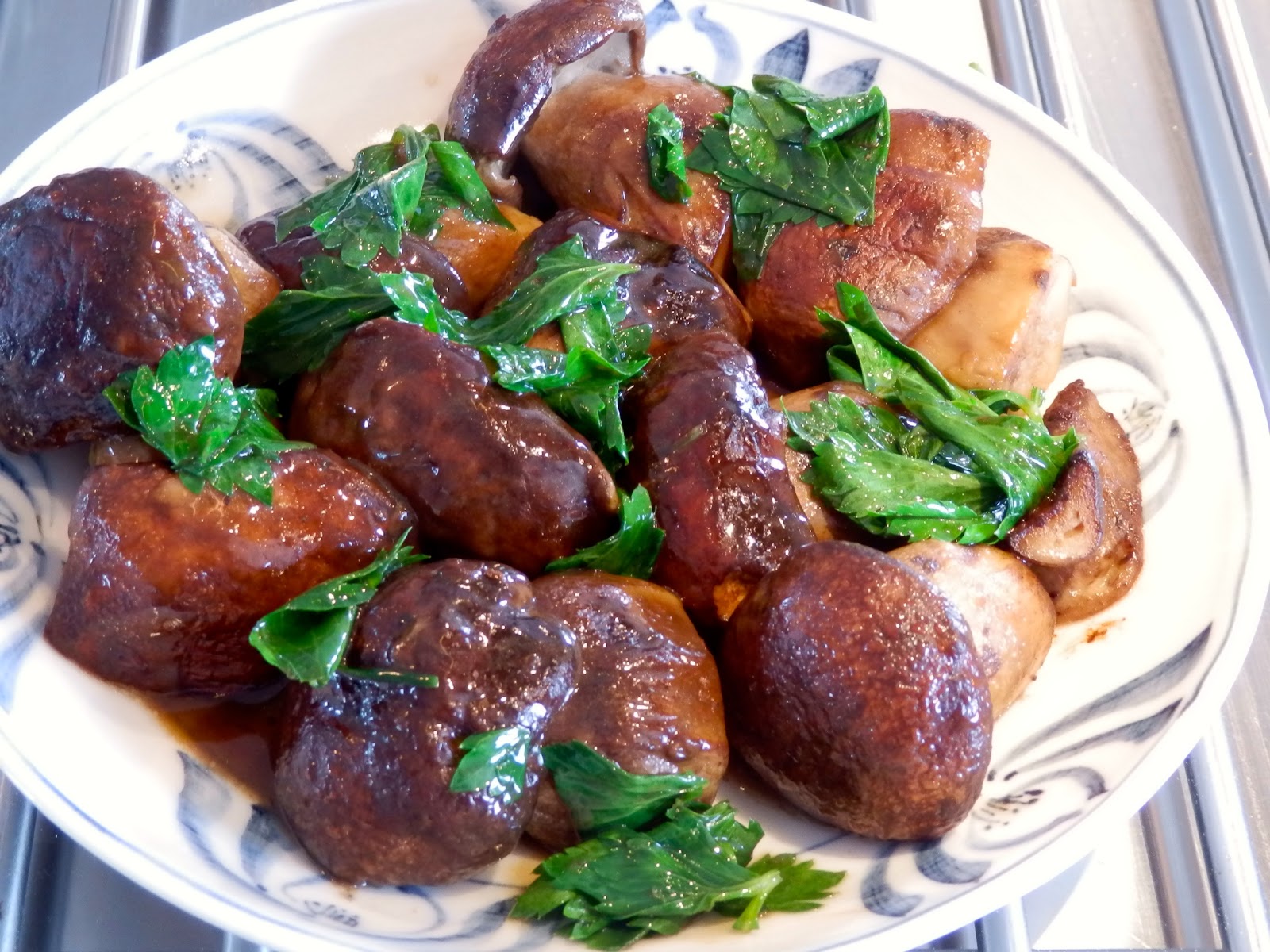 鄭立勳 。常滿。Bountiful。Mandy Cheng: Cepes cooked whole