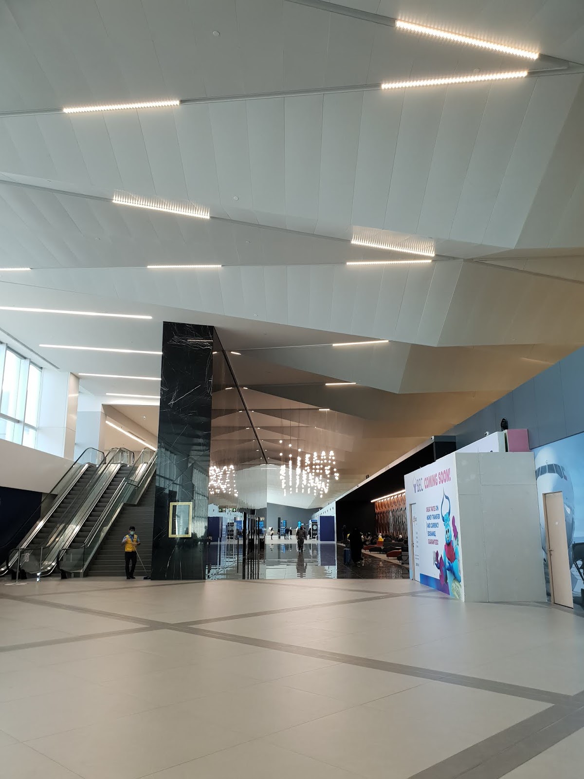 Life in Kuwait Blog: T4 terminal, Kuwait Airways