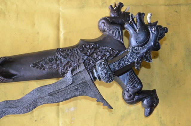 BLOG UTAMA Y.M PADUKA AYAHANDA PAY 8: KERIS NAGA LOK 11