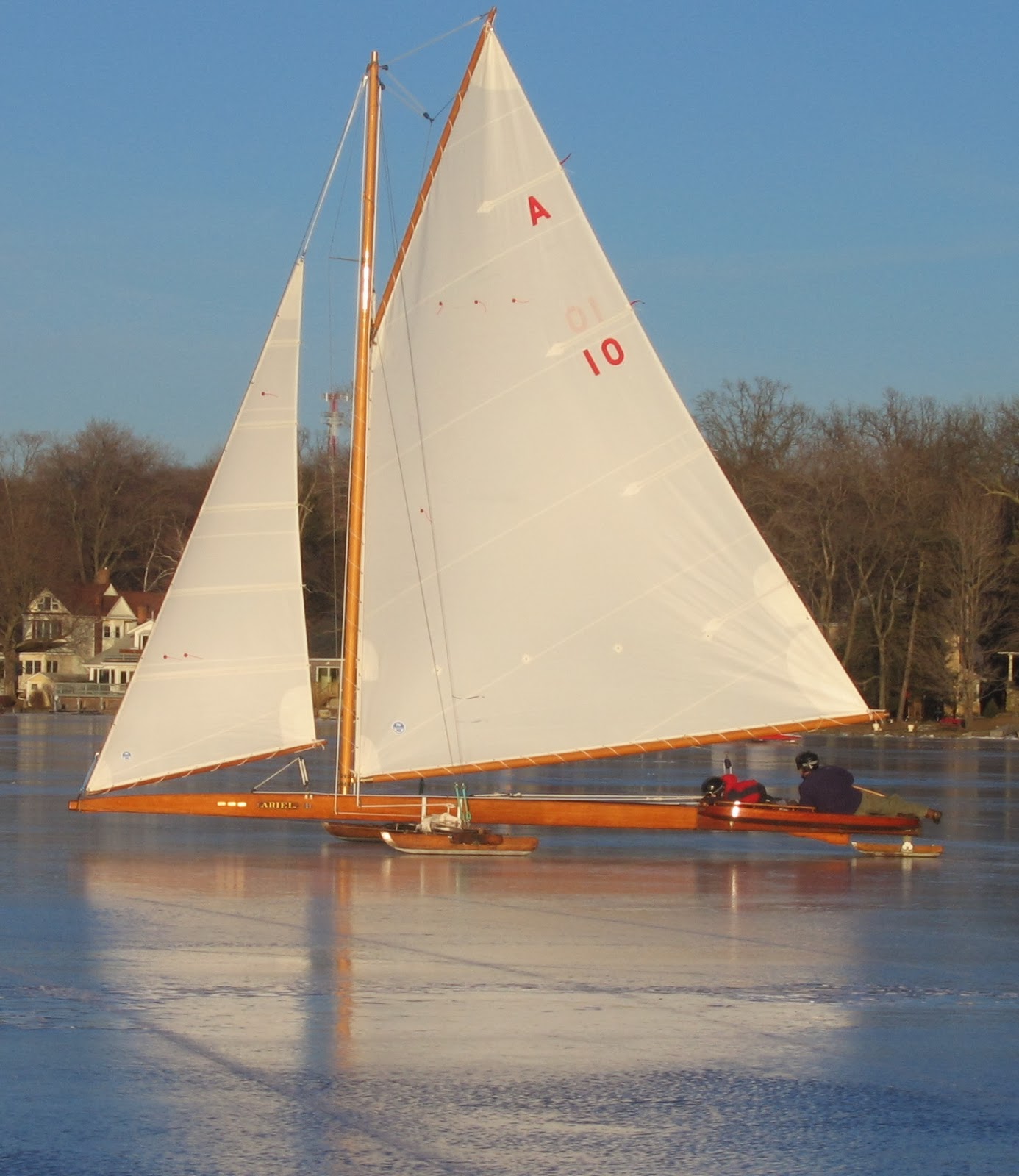 White Wings and Black Ice : Boats of the Hudson River Ice Yacht Club