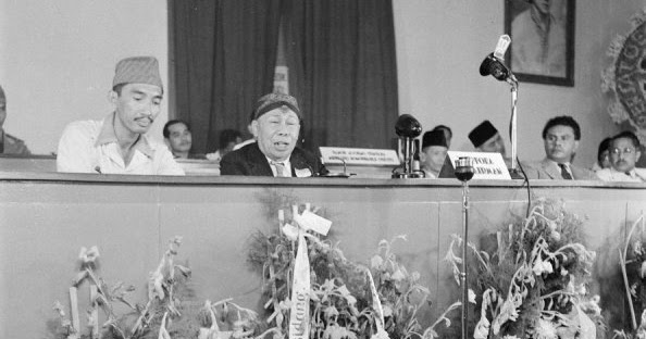 Indonesia Zaman Doeloe: Rajiman Wedyodiningrat memimpin Sidang BP-KNIP ...